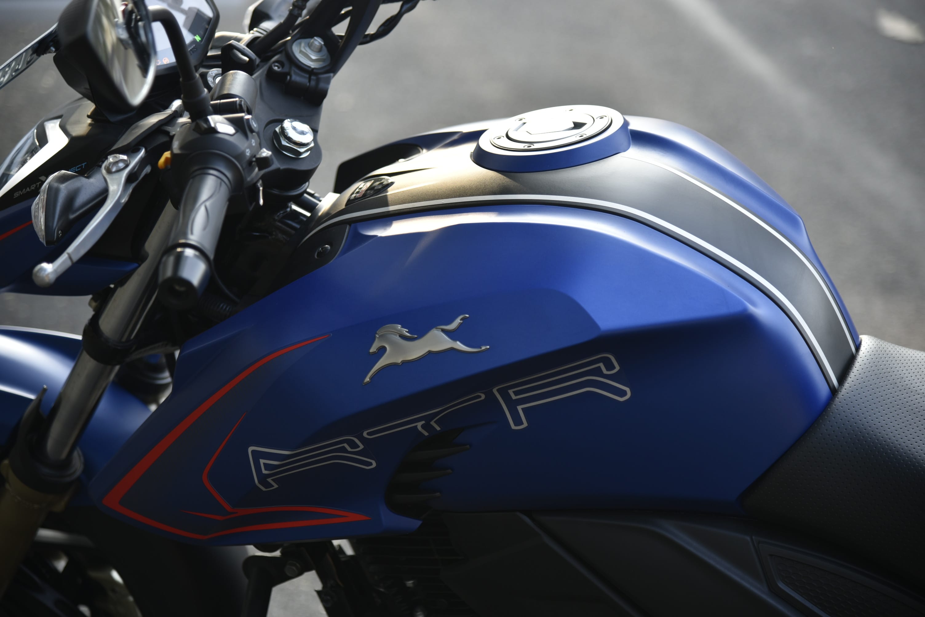 TVS Apache RTR 200 4V Closed Fuel Lid Image – Apache RTR 200 4V Photos ...