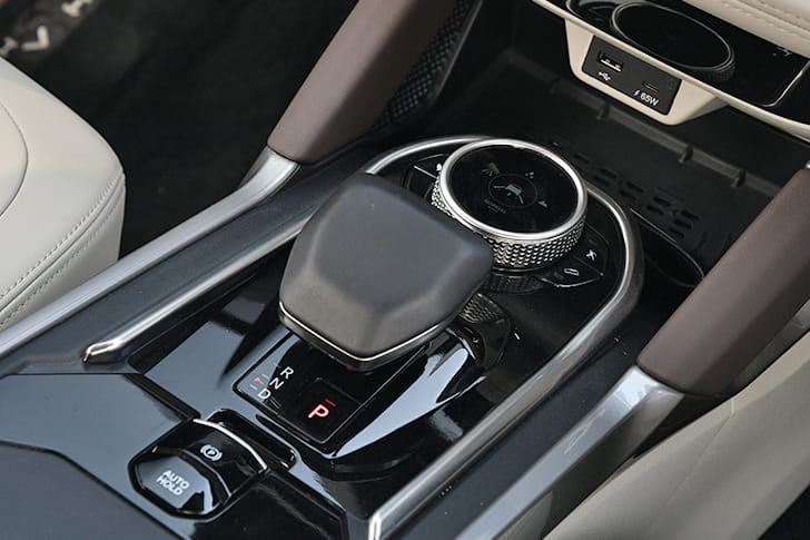 Tata Harrier Leather Wrapped Gear Knob Shift Selector Image – Harrier ...