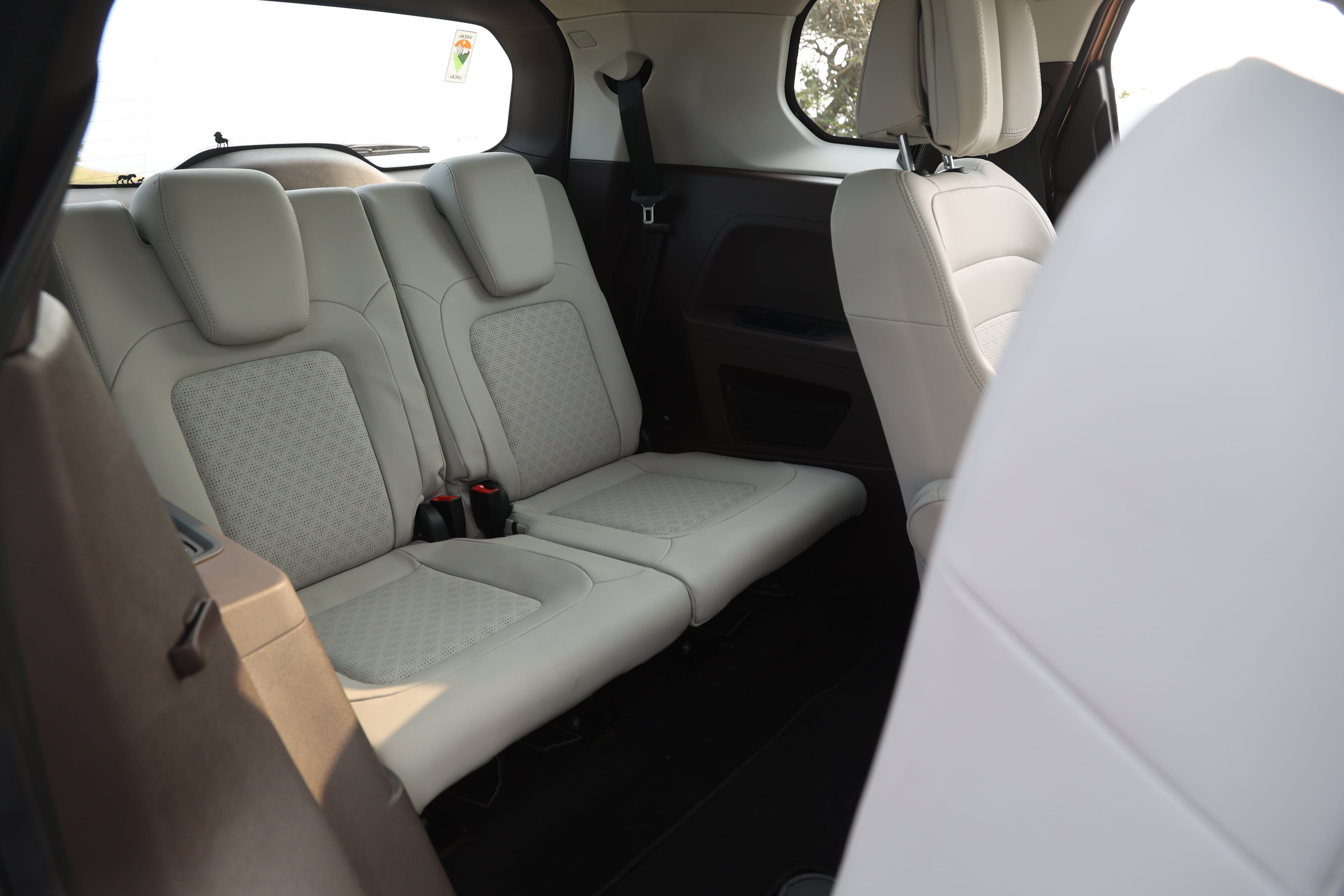 Tata Safari second-row-seats Image – Safari Photos in India | Autocar India