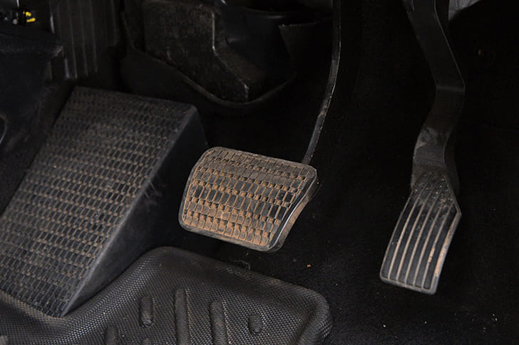 Tata Sierra Foot Controls Image – Sierra Photos in India | Autocar India