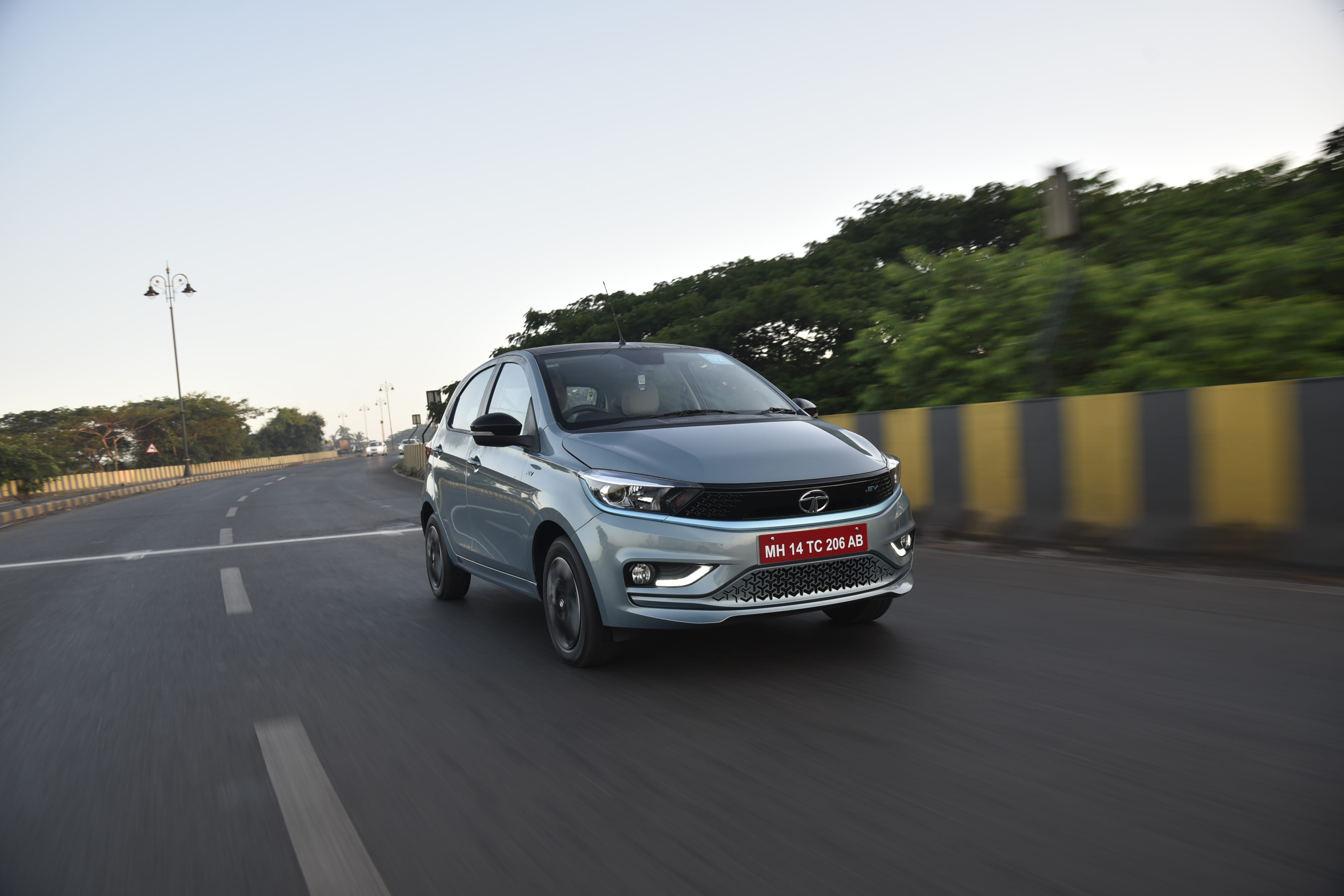 Tata Tiago EV Front Right Three Quarter Image – Tiago EV Photos in ...
