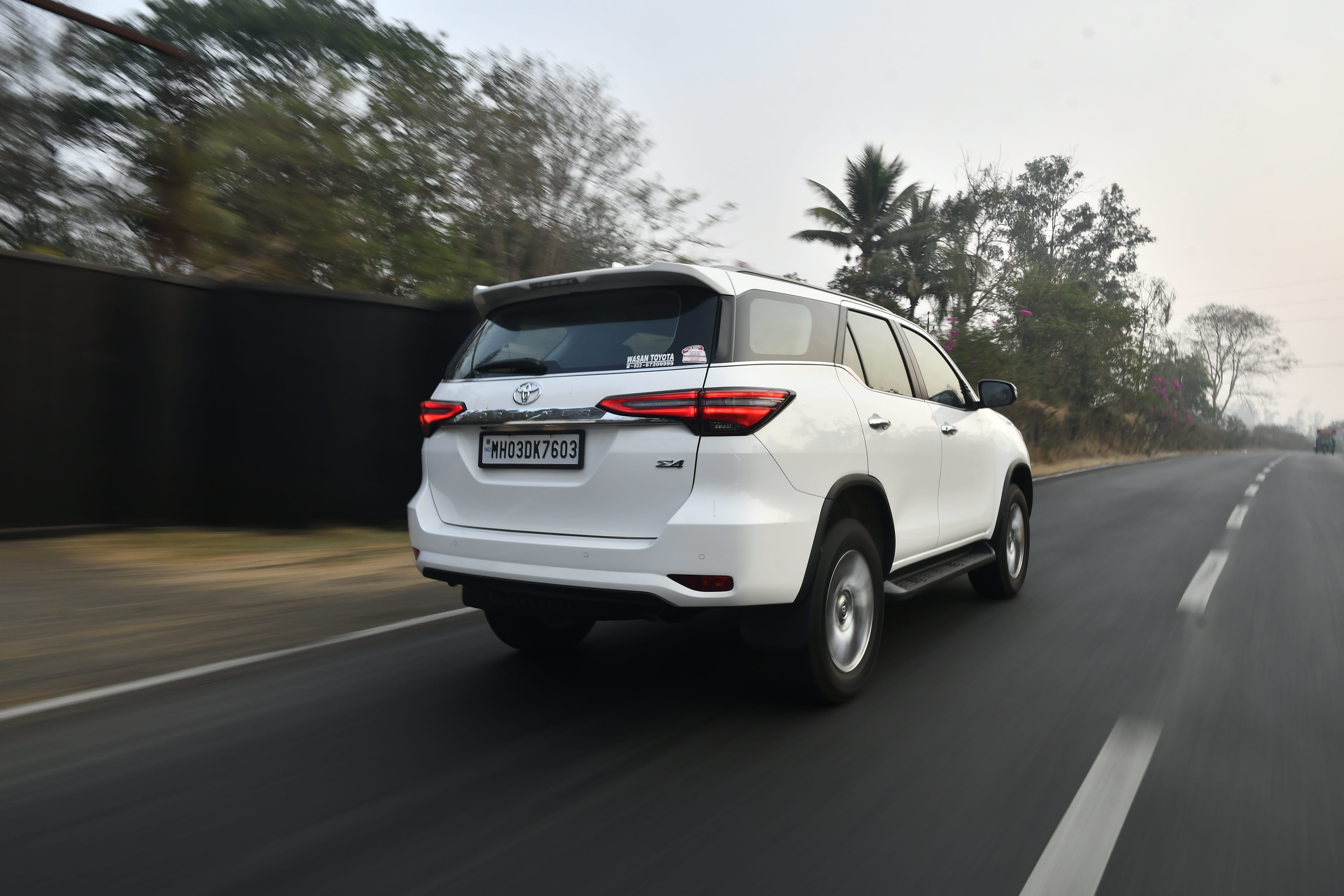 Toyota Fortuner Rear View Image – Fortuner Photos in India | Autocar India