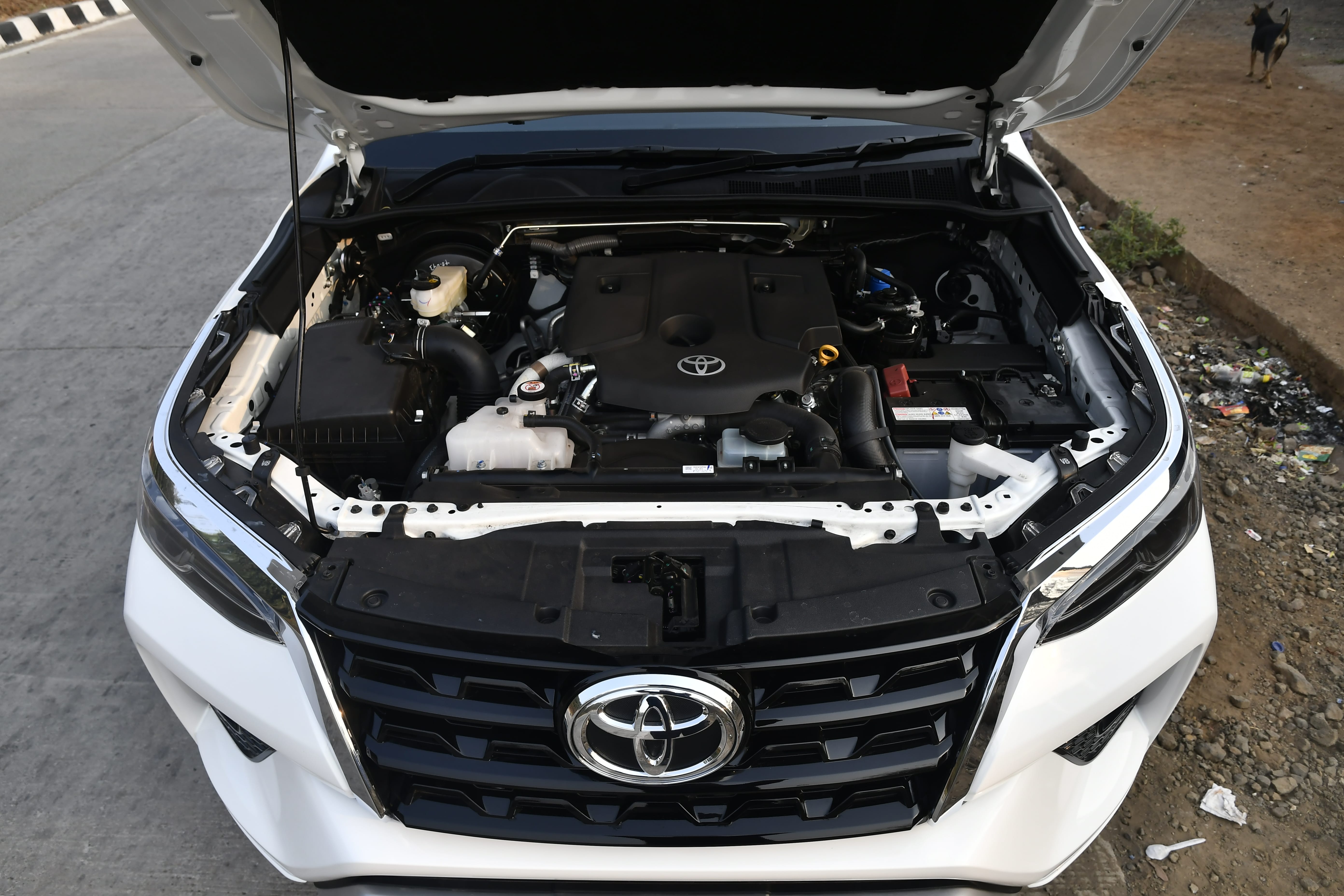 Toyota Fortuner Front Logo Image – Fortuner Photos in India | Autocar India