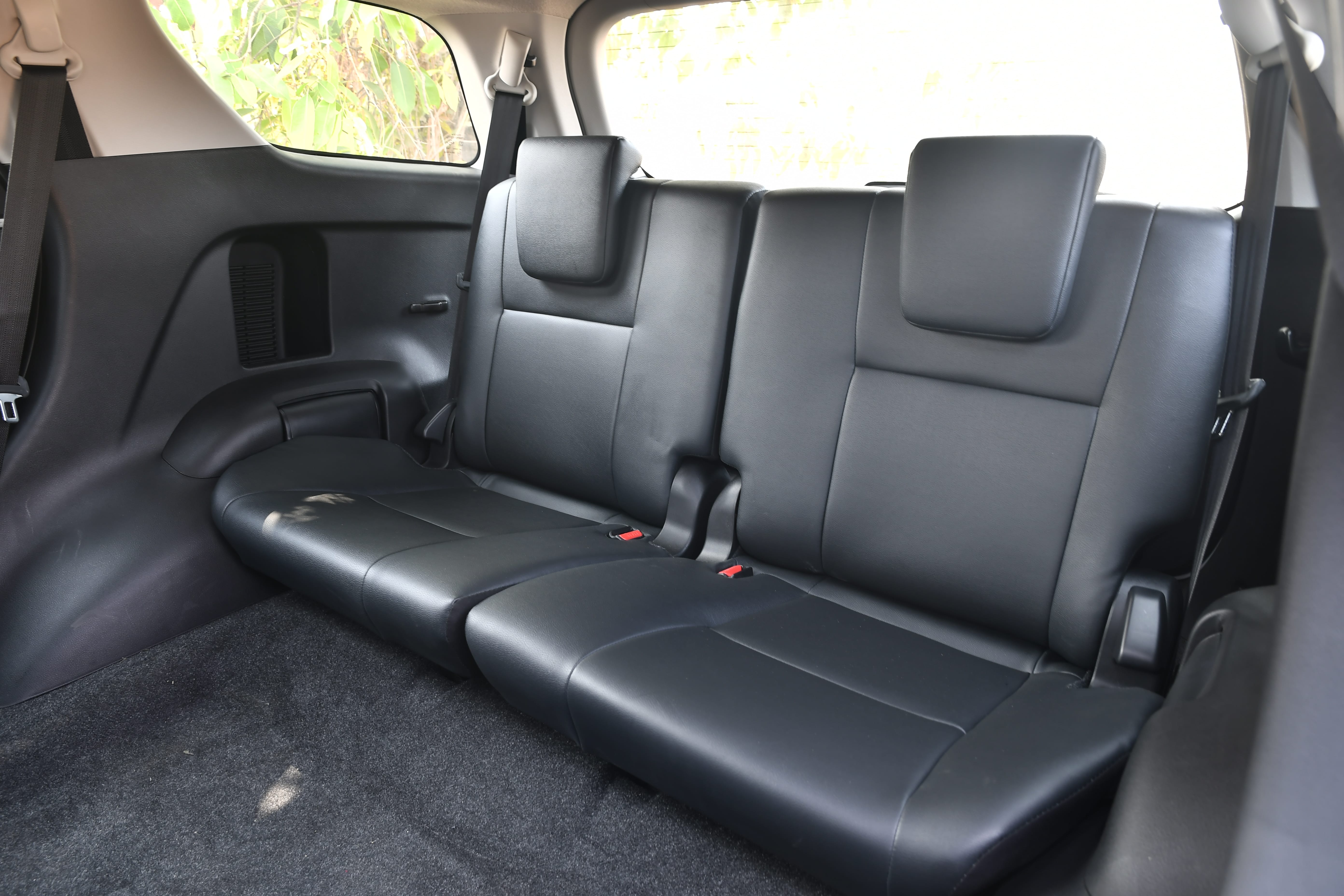 Toyota Fortuner Second Row Seats Image – Fortuner Photos in India ...