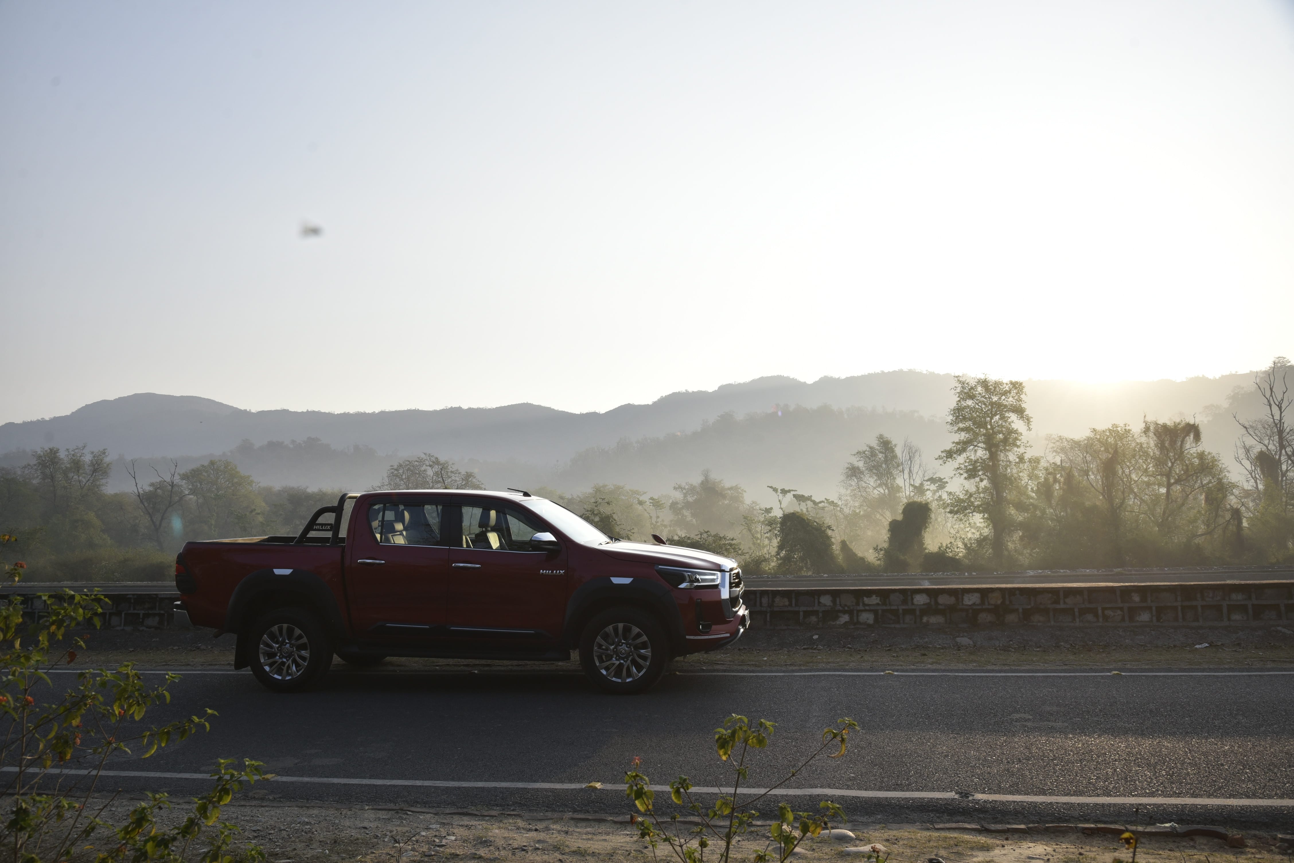 Toyota Hilux Color Red Image – Hilux Photos in India | Autocar India