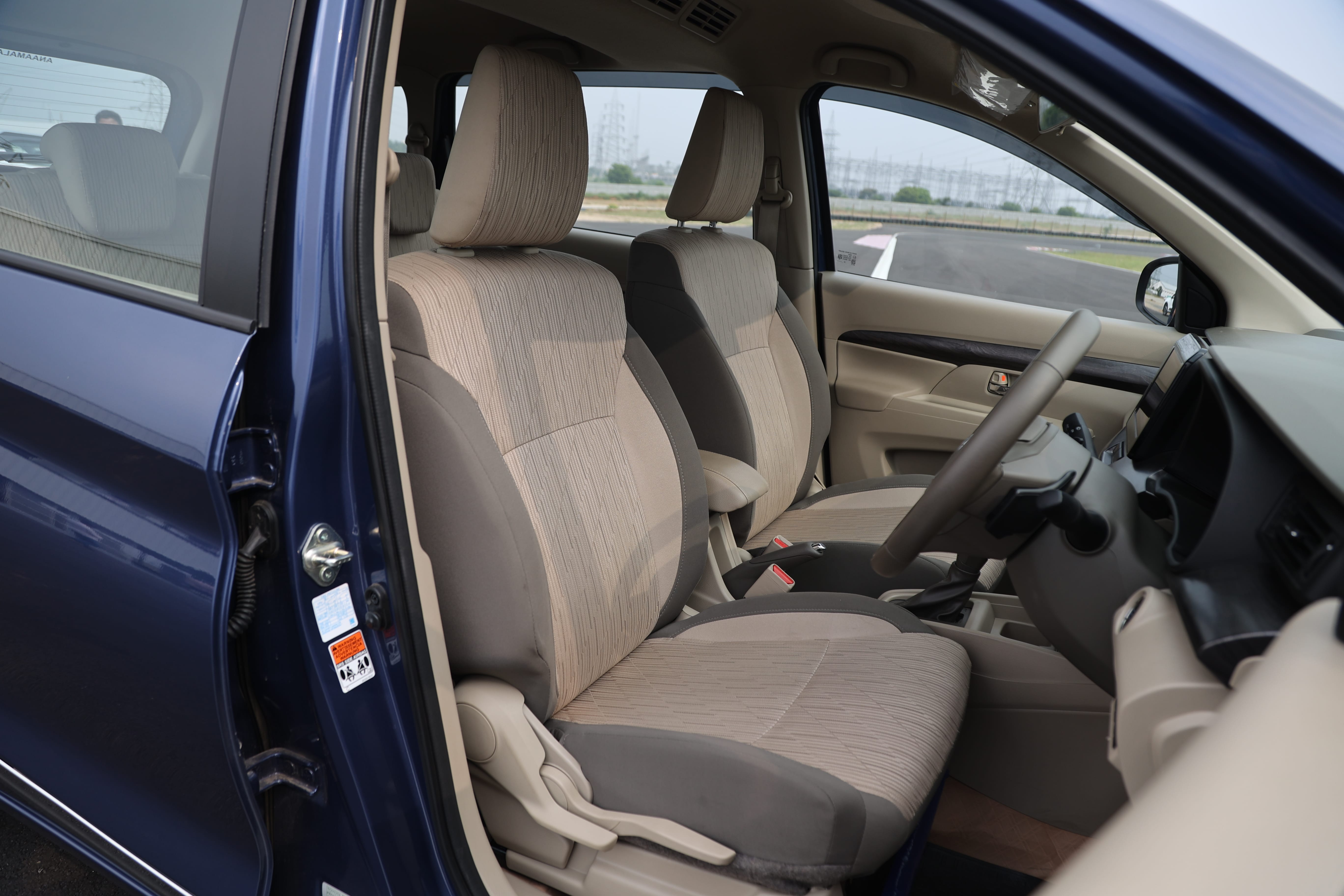 Toyota Rumion front-row-seats Image – Rumion Photos in India | Autocar ...