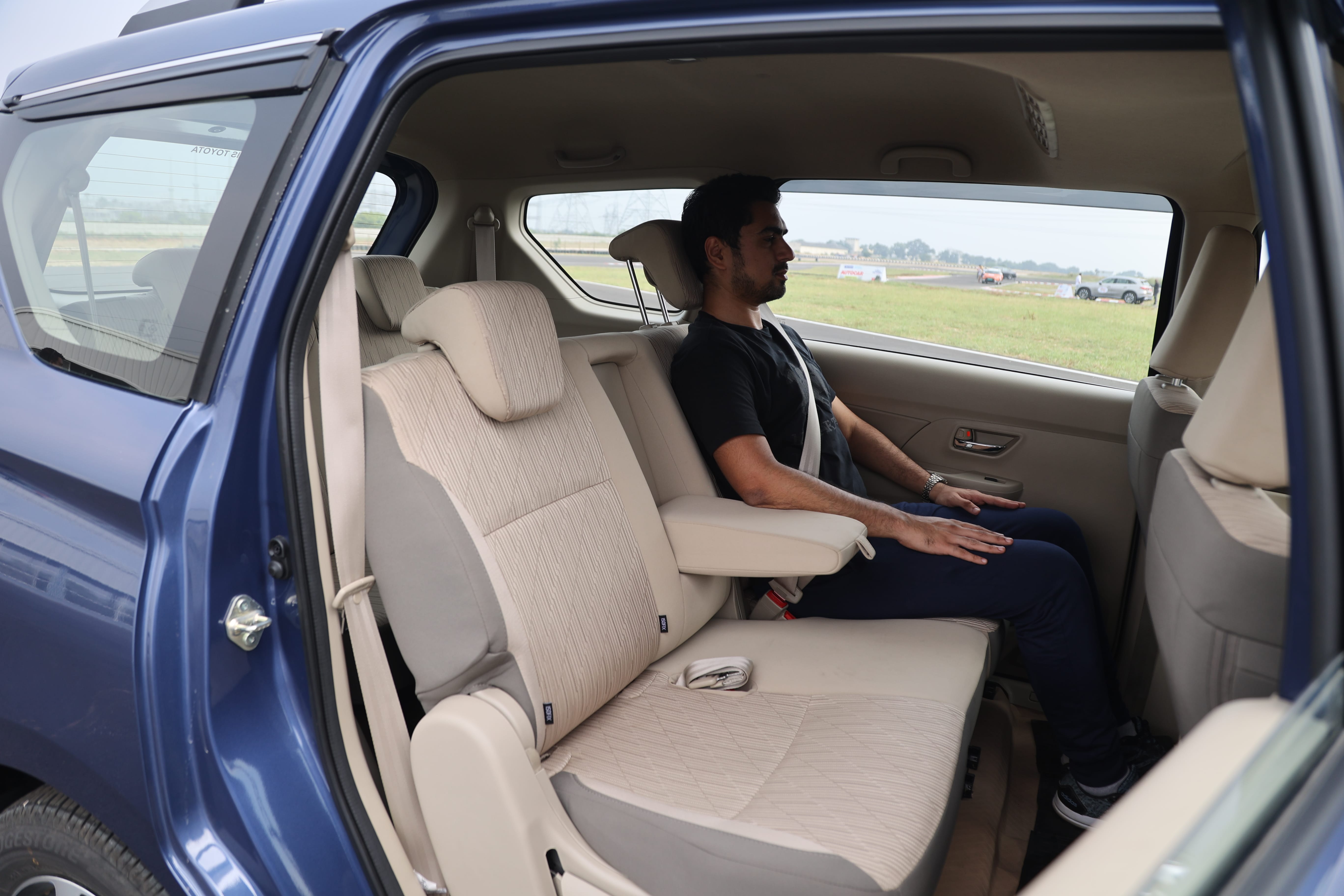 Toyota Rumion Second Row Seats Image – Rumion Photos in India | Autocar ...