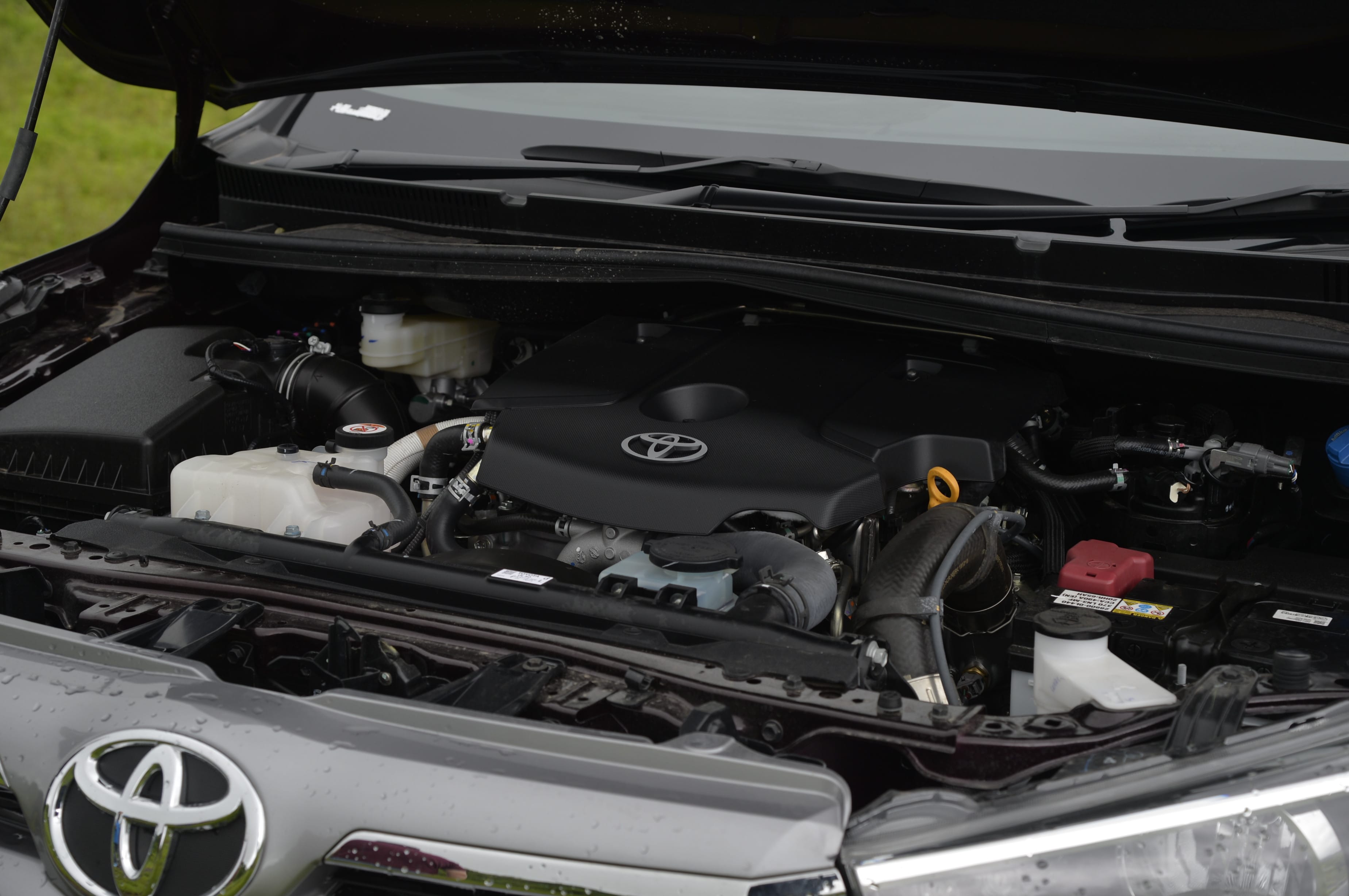 Toyota Innova Crysta Front Logo Image – Innova Crysta Photos in India ...