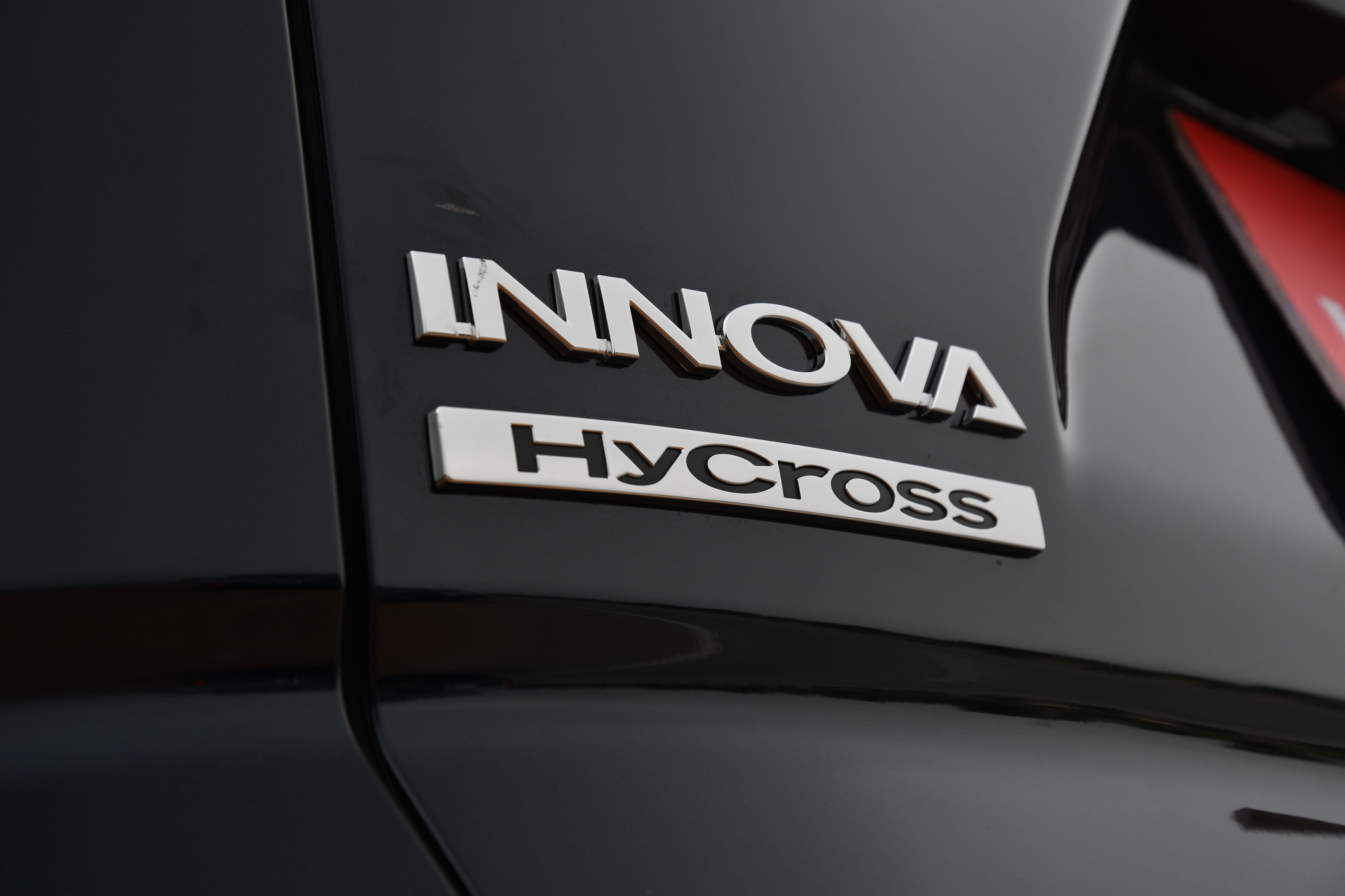 Toyota Innova HyCross Rear View Image – Innova HyCross Photos in India ...