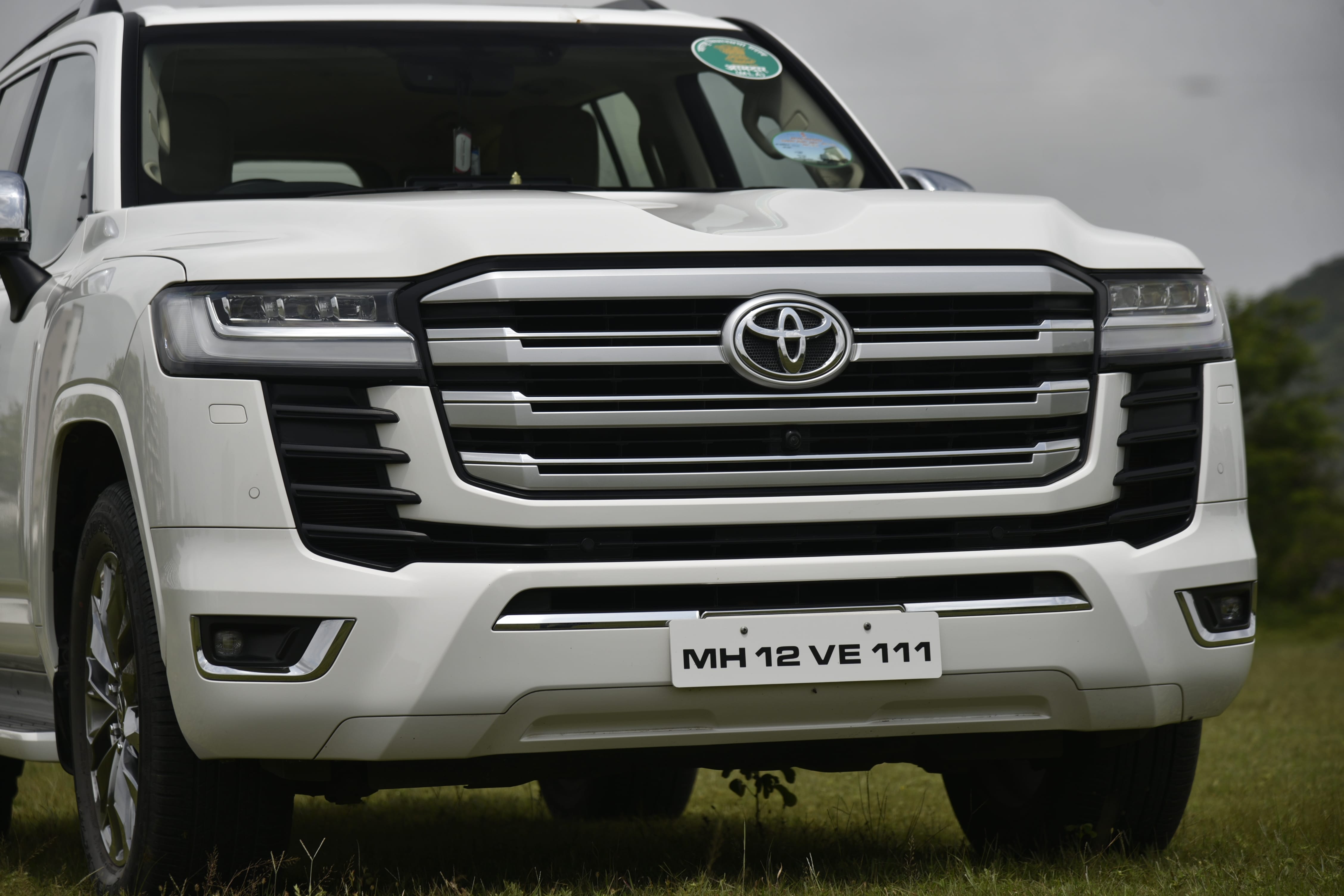 Toyota Land Cruiser Front View Image – Land Cruiser Photos in India ...