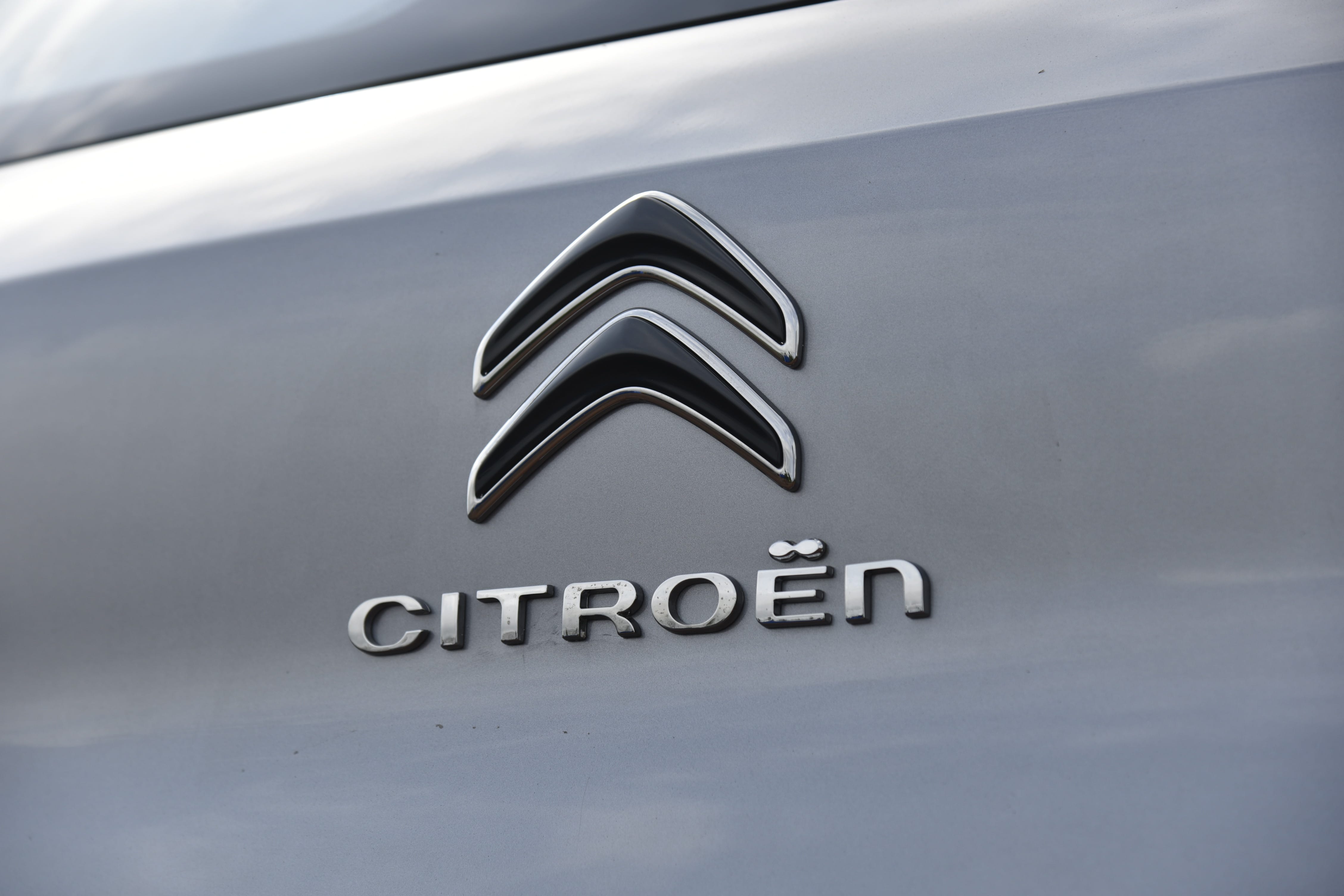 Citroen C3 Front Logo Image – C3 Photos in India | Autocar India