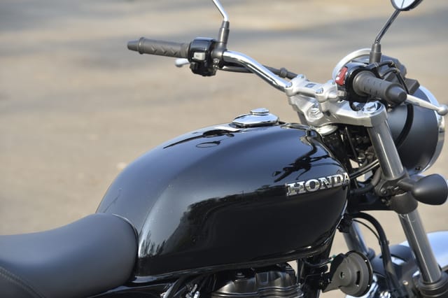 Honda CB350 H'ness DLX Pro Chrome On-Road Price – Features, Specs ...