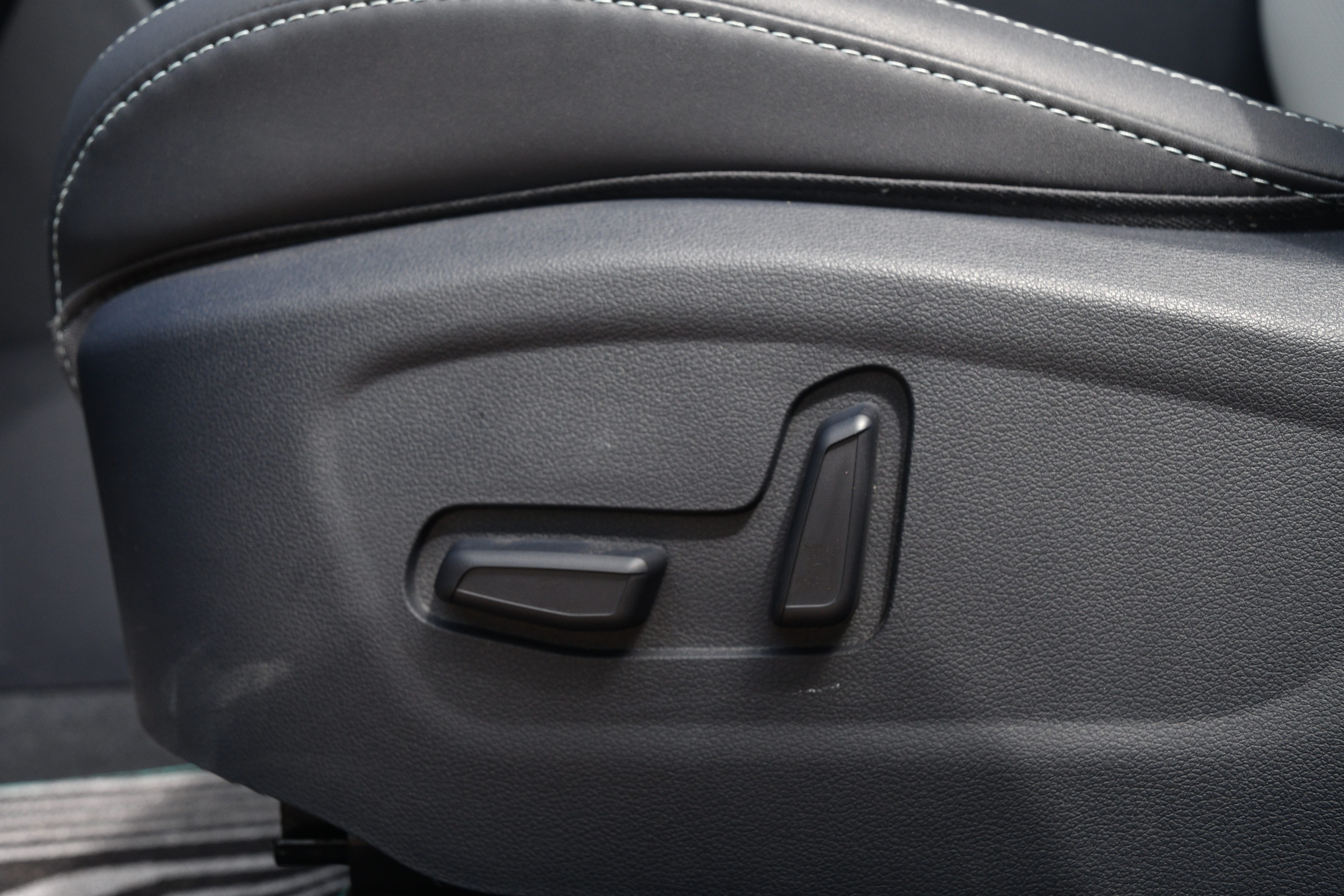 Hyundai Creta Electric Door Controls Image – Creta Electric Photos in ...