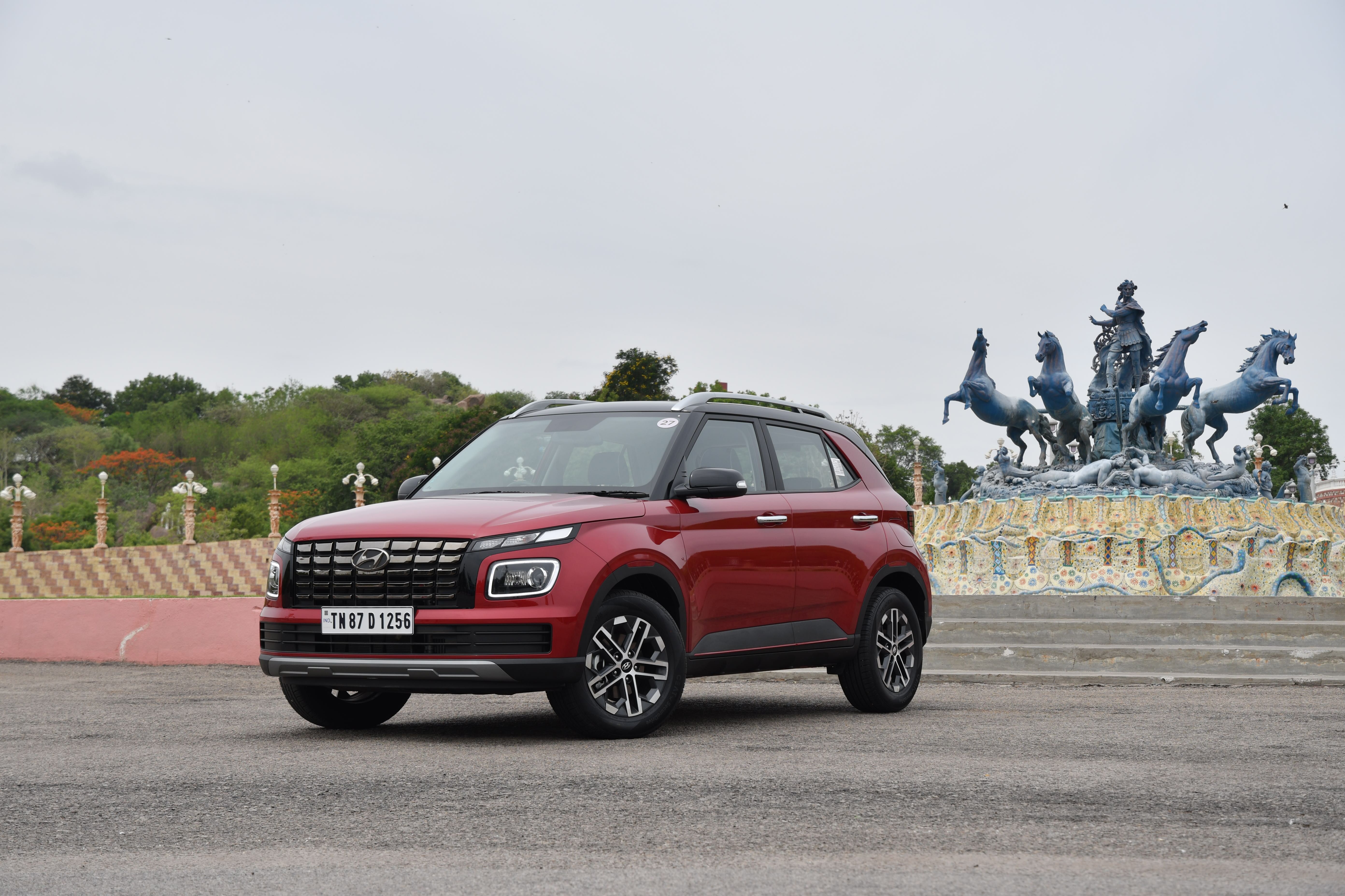 Hyundai Venue 1.0 Turbo Petrol SX (O) DCT On-Road Price – Features ...