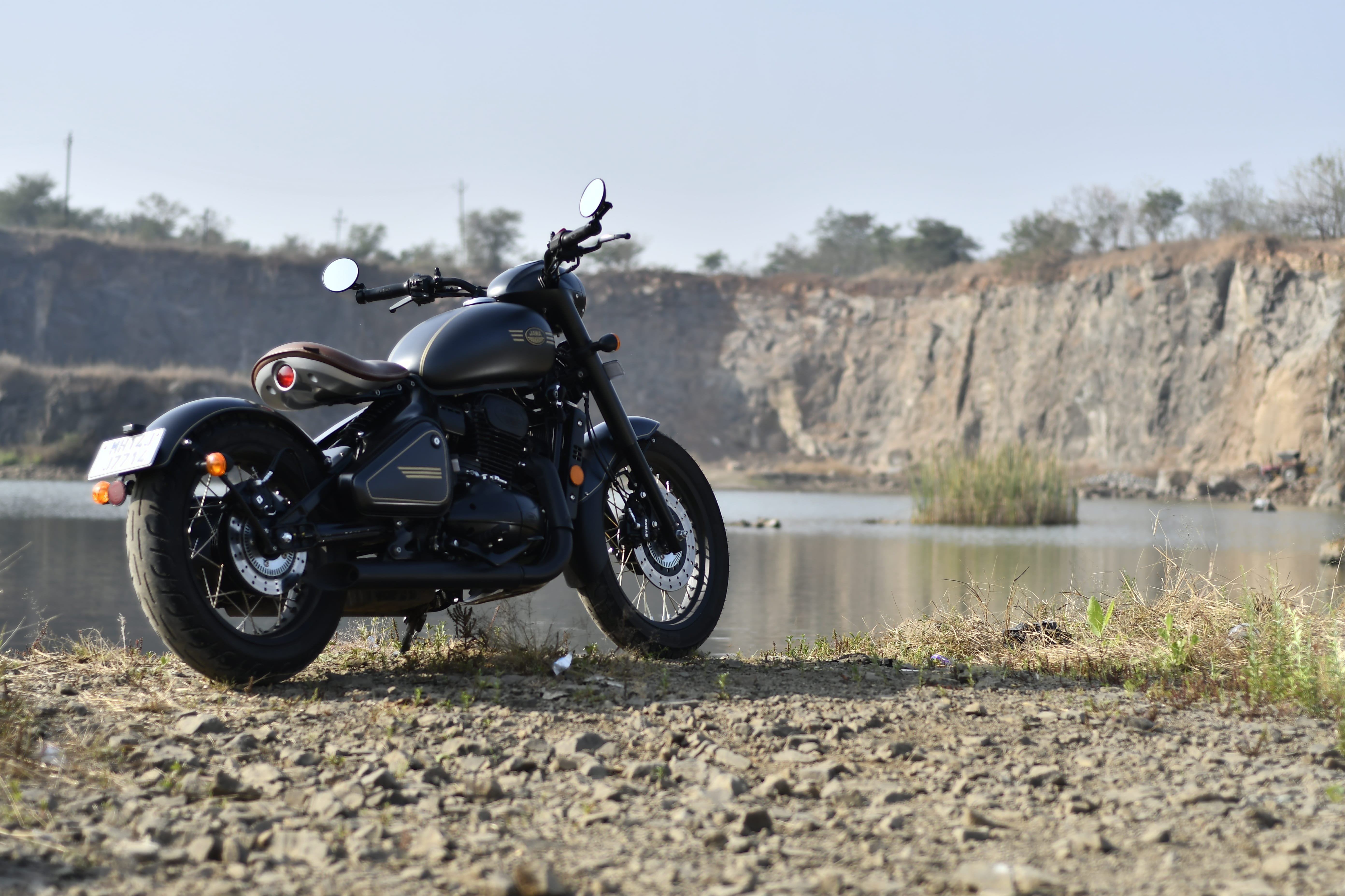Jawa Perak Front Right Three Quarter Image – Perak Photos in India ...