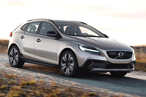 Volvo V40, V40 Cross Country facelift revealed - Introduction | Autocar ...