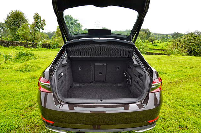 2020 Skoda Superb facelift review – the sedan that does it all ...