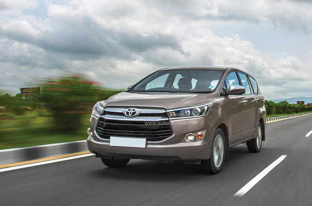 Toyota Innova Hycross vs Innova Crysta: exterior, dimension, interior ...
