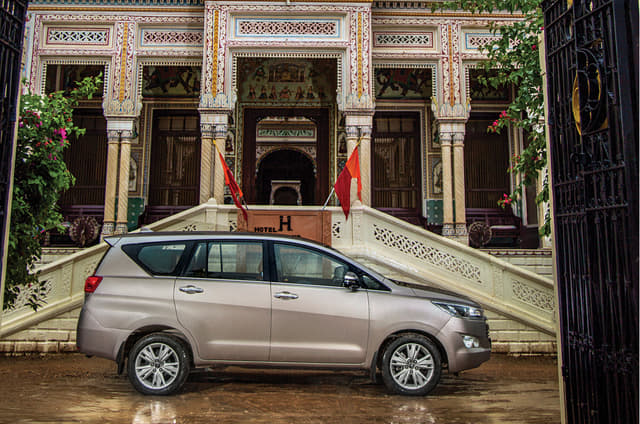 Toyota Innova Hycross vs Innova Crysta: exterior, dimension, interior ...