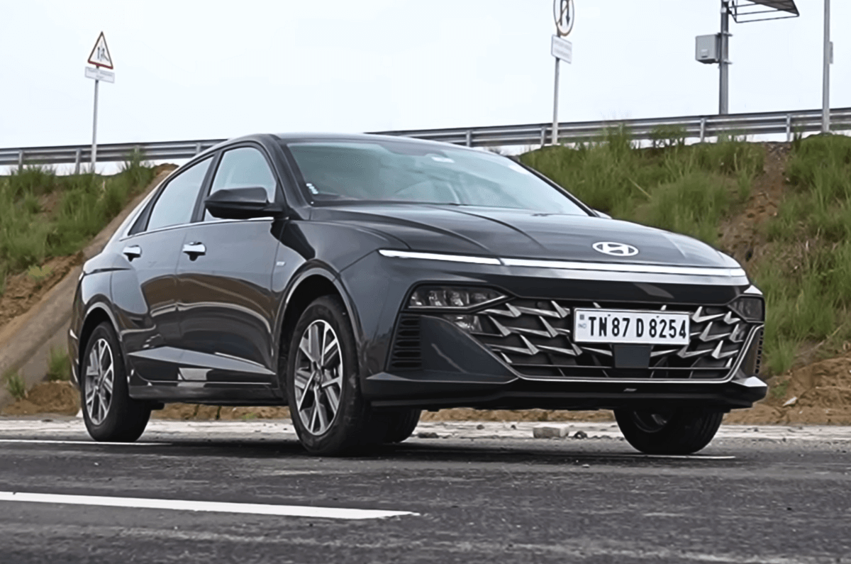 Hyundai Verna Price, Mileage, Features FAQs - Introduction | Autocar India