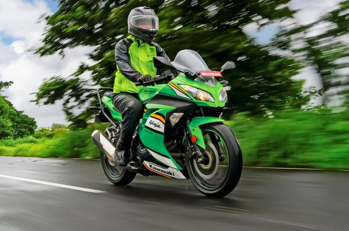 2025 Kawasaki Ninja 300 review: Old school, still cool? - Introduction ...