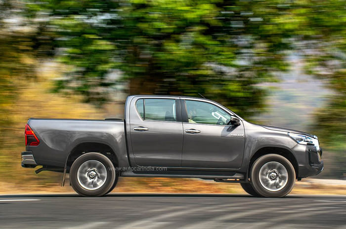Toyota Fortuner price, Hilux, difference, variant details ...