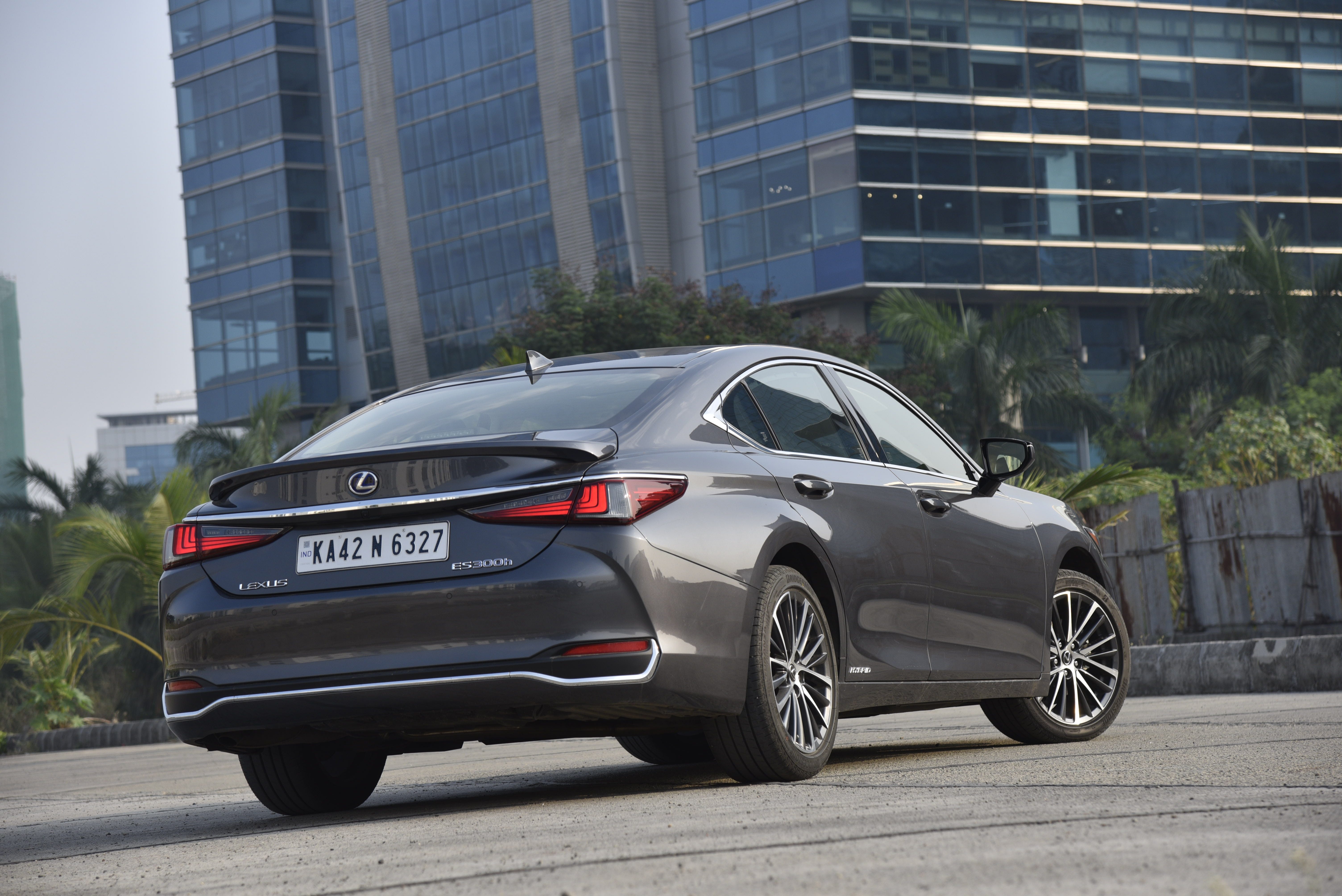 Lexus ES Rear View Image – ES Photos in India | Autocar India