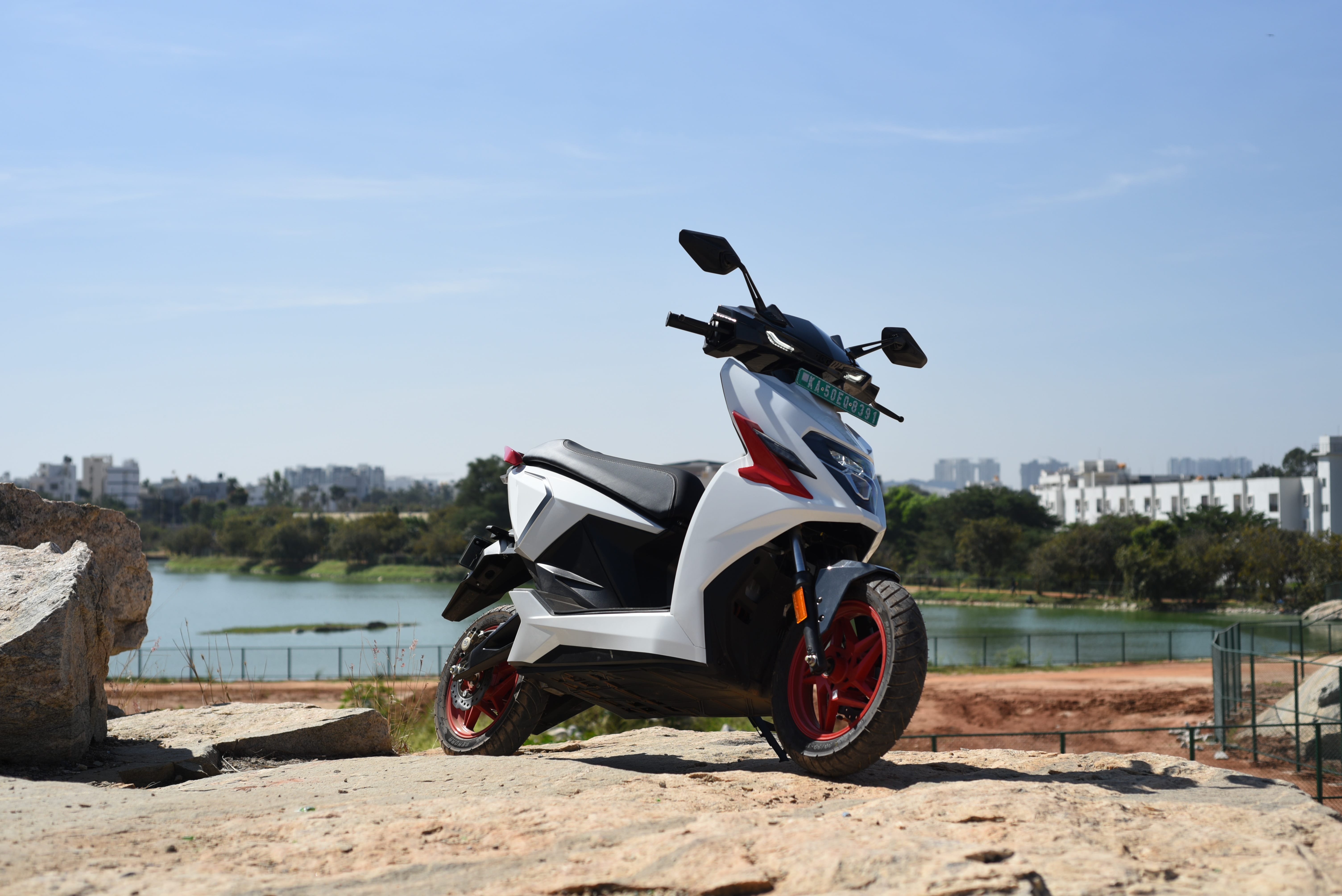 Simple Energy One On Road Price in Raisen Starts at 1.45 lakh | Autocar ...