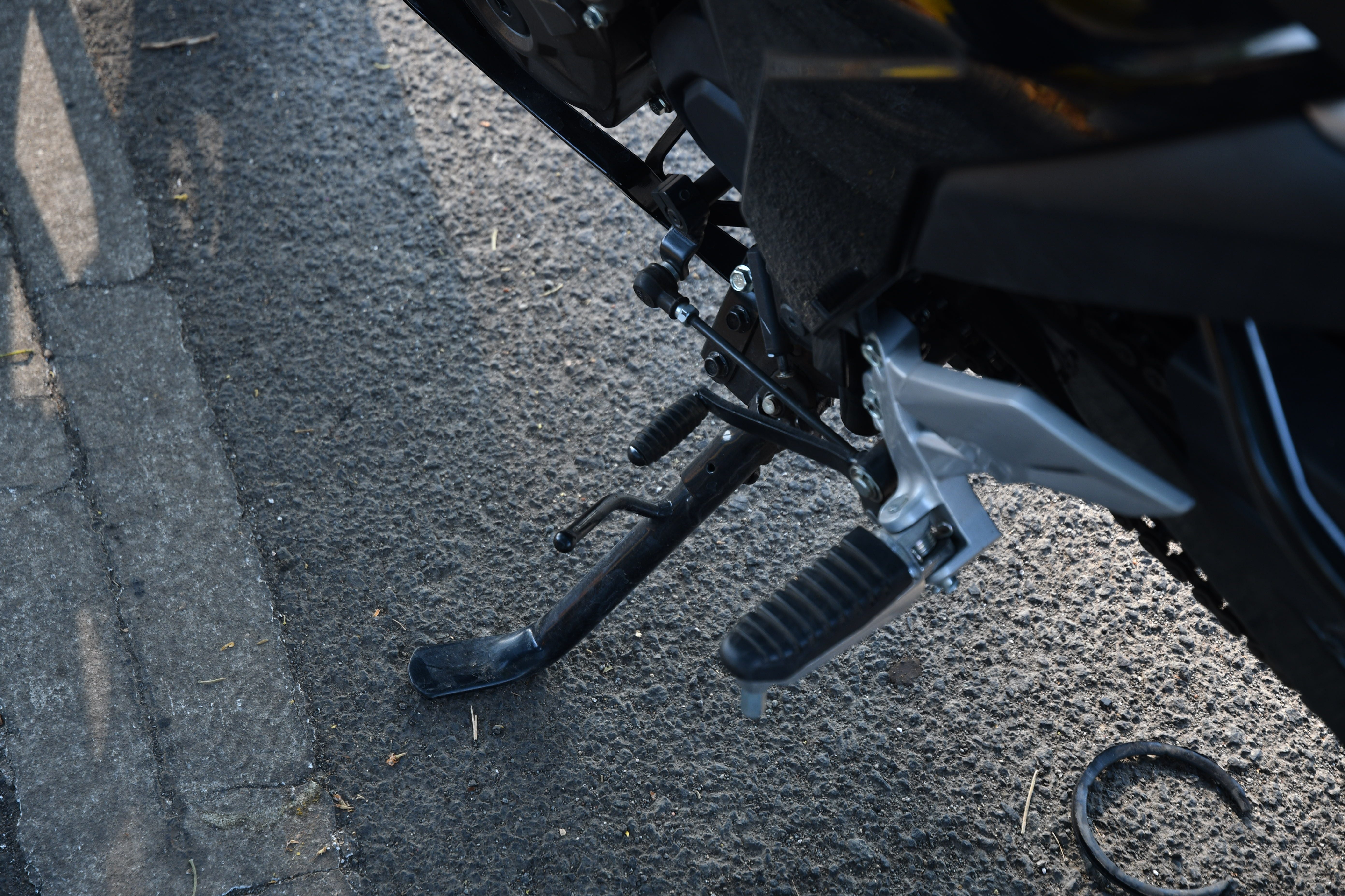 Suzuki Gixxer SF 250 Side Stand Image – Gixxer SF 250 Photos in India ...