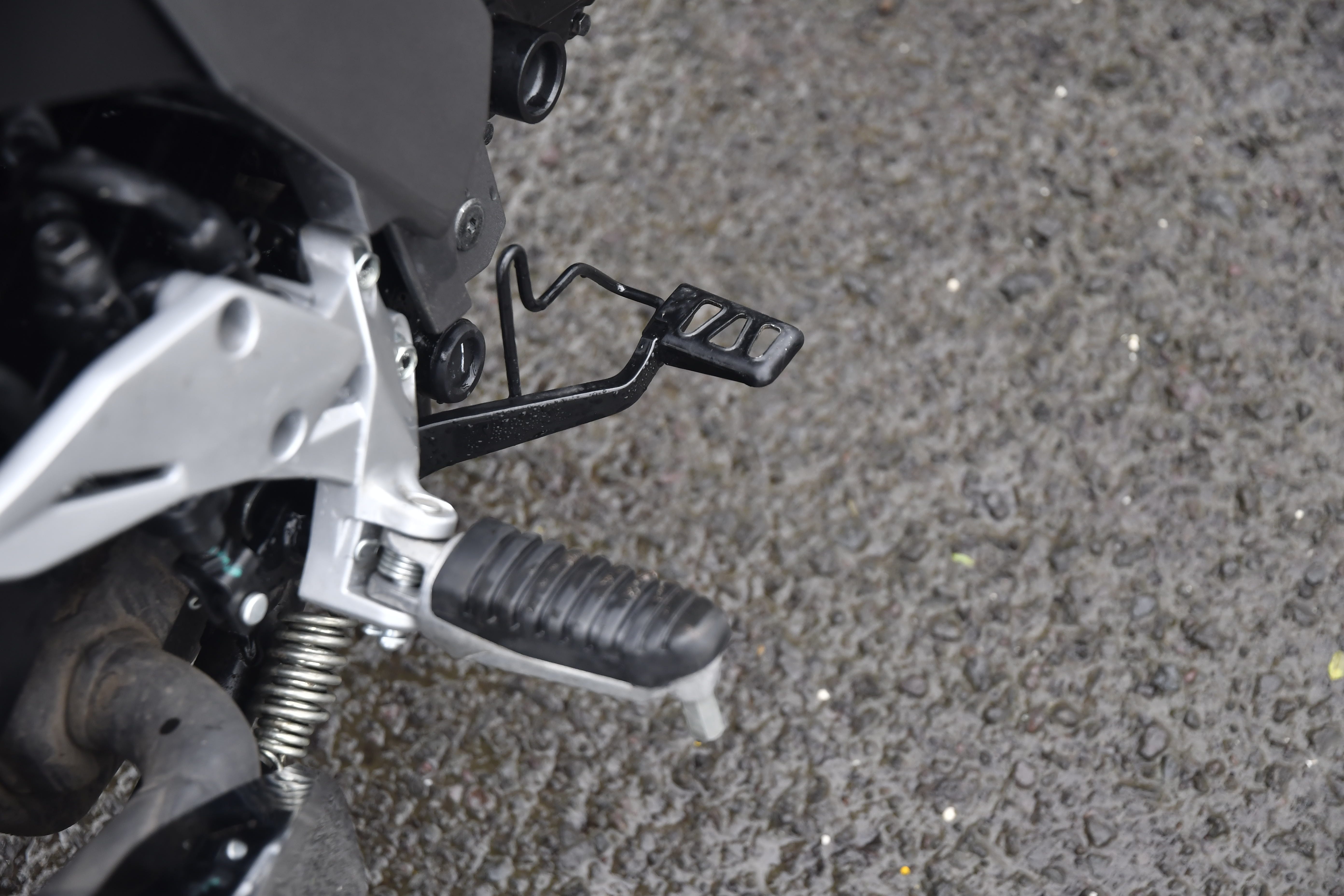 Suzuki Gixxer Side Stand Image – Gixxer Photos in India | Autocar India