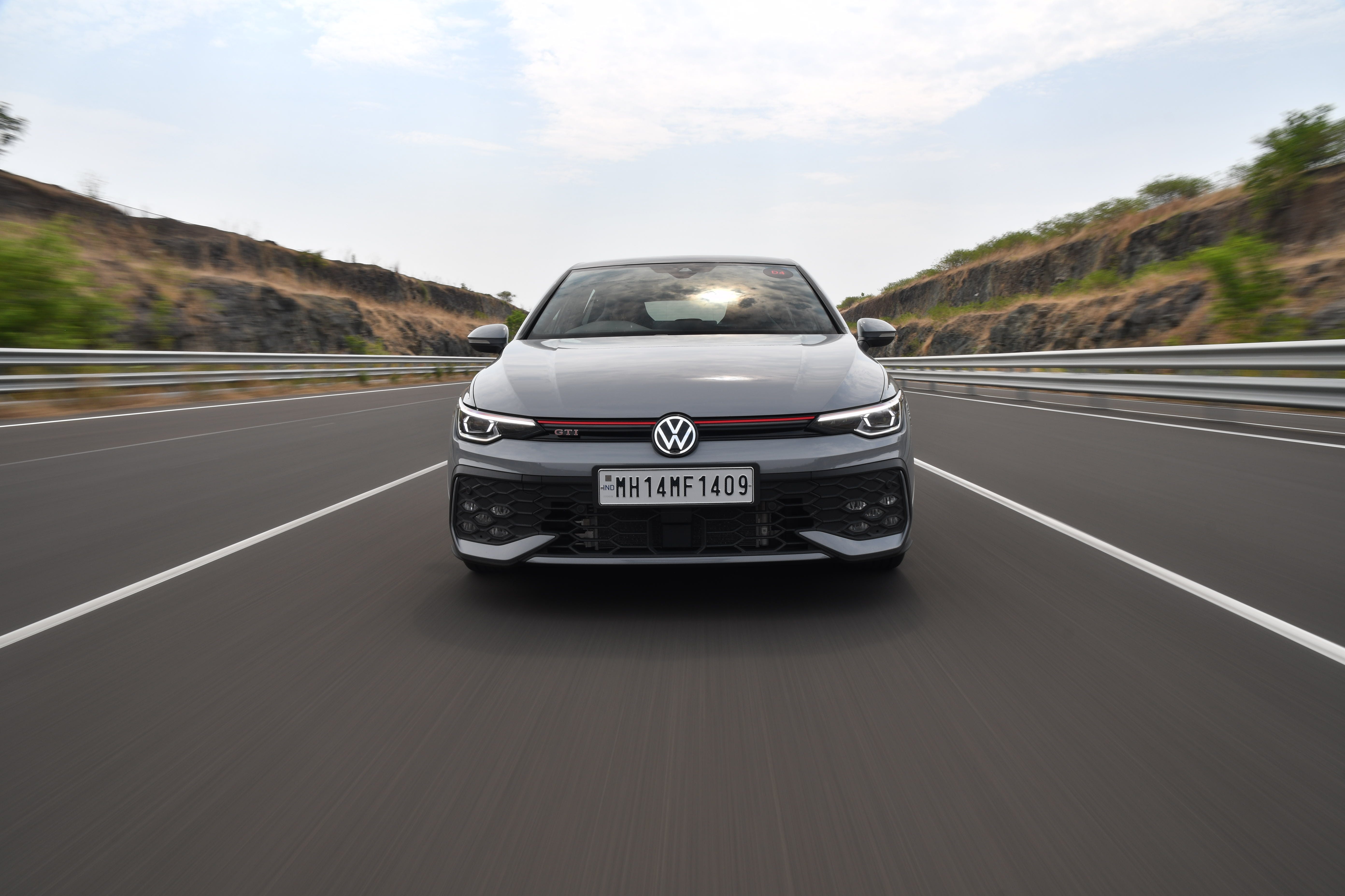 Volkswagen Golf Front View Image – Golf Photos in India | Autocar India